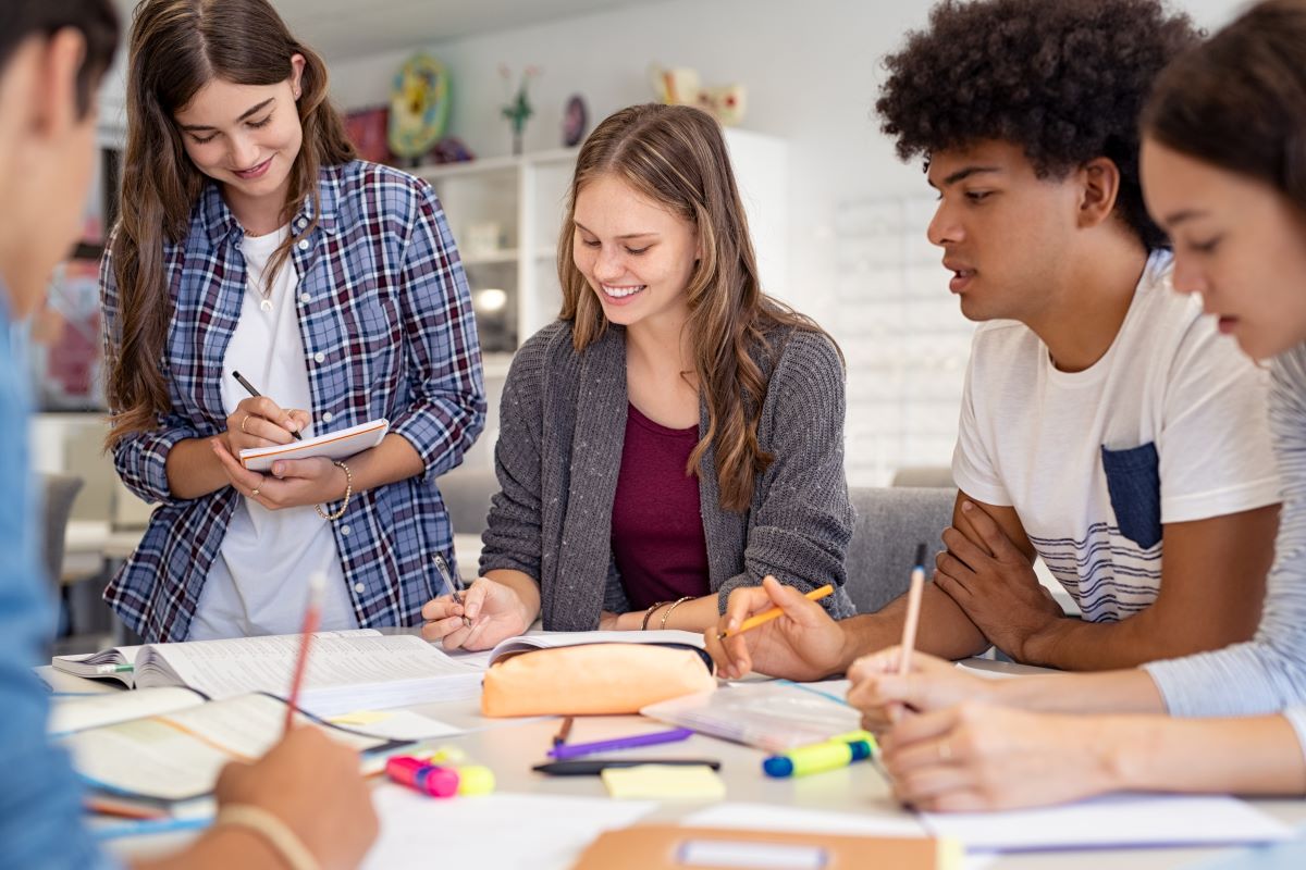 10 Literacy Strategies for Teachers To Use in the Classroom - Graduate ...
